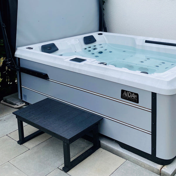 Stabile Whirlpool Treppe – Jetzt online erhältlich